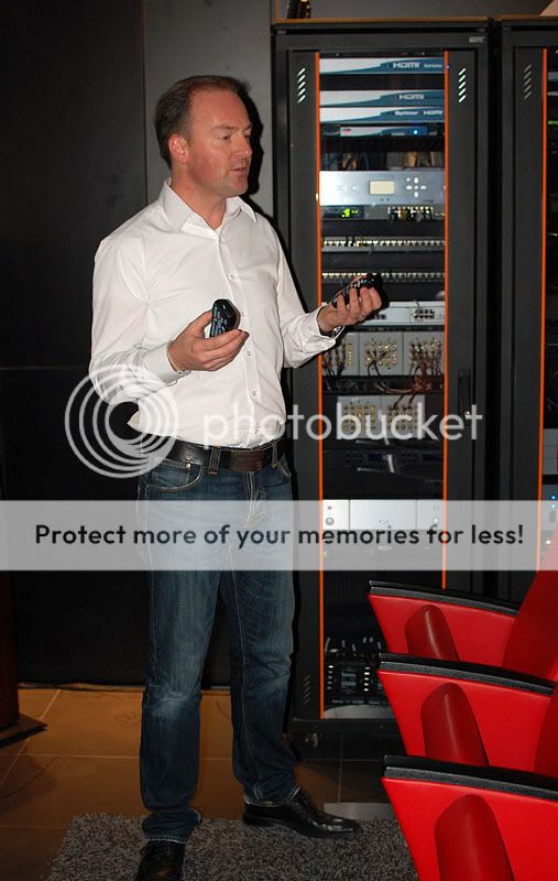 Παρουσίαση του Runco Q-750i στον ειδικό τύπο. | AVsite