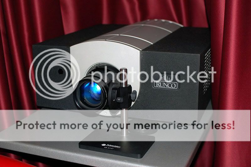 Παρουσίαση του Runco Q-750i στον ειδικό τύπο. | AVsite